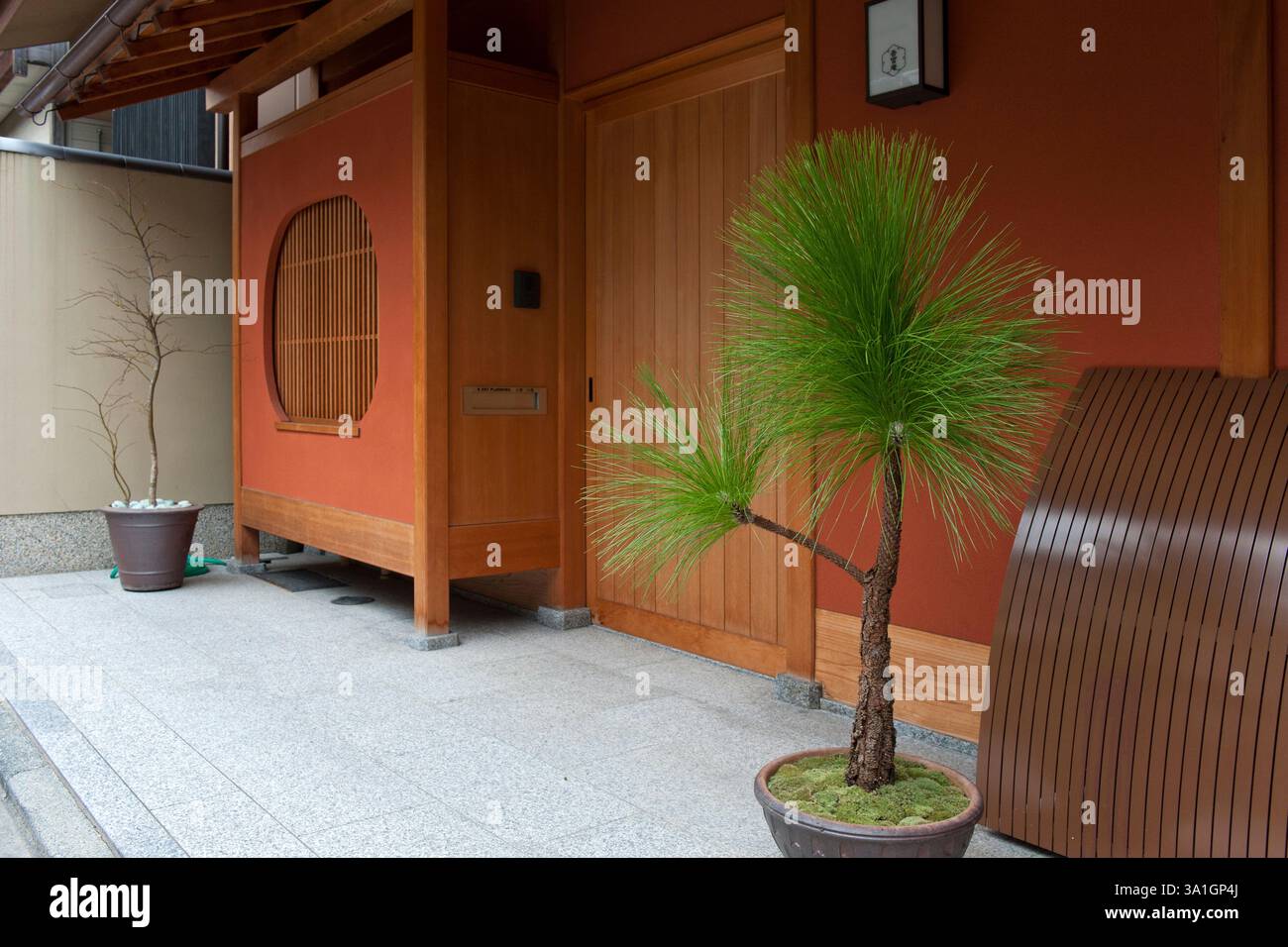 Kyoto machiya townhouse in Miyagawa-cho uses traditional architectural ...