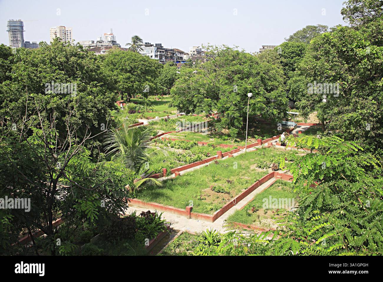 Bada Kabristan Muslims burial ground graveyard, Chandanwadi Maharshi ...