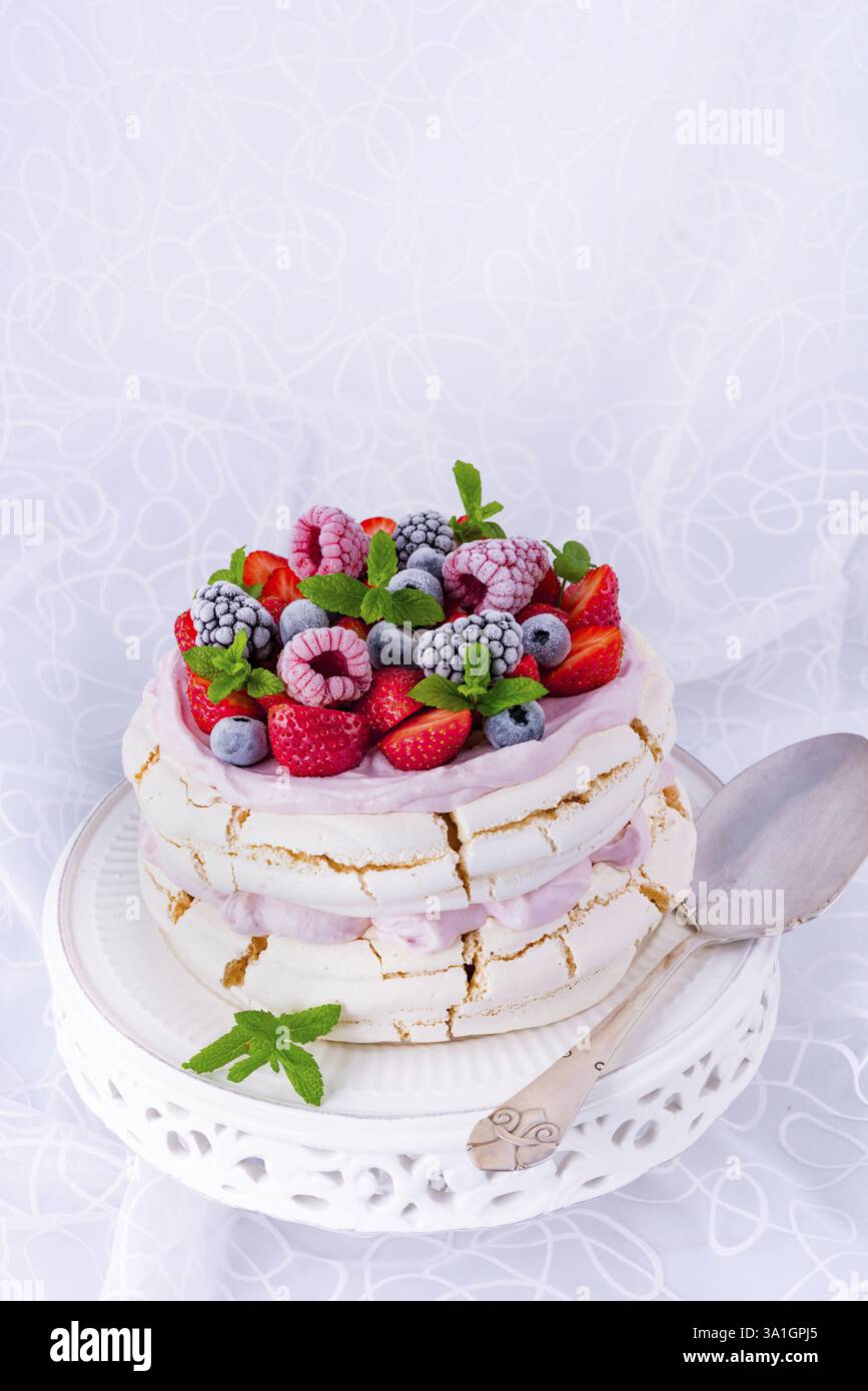 Pavlova with berry fruits Stock Photo - Alamy