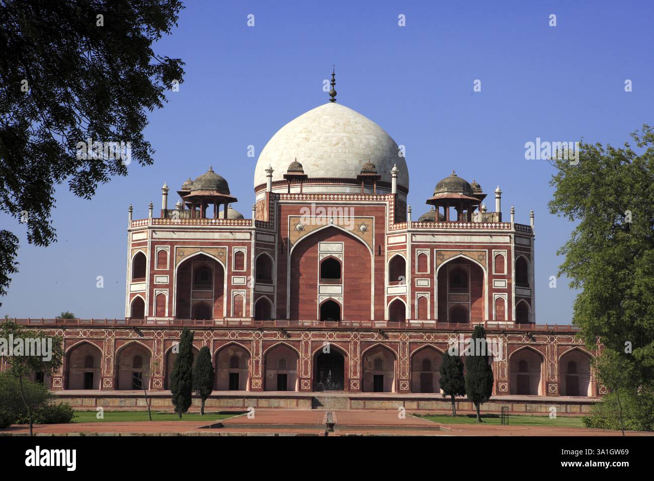 Humayun's tomb built in 1570 made from red sandstone and white marble ...