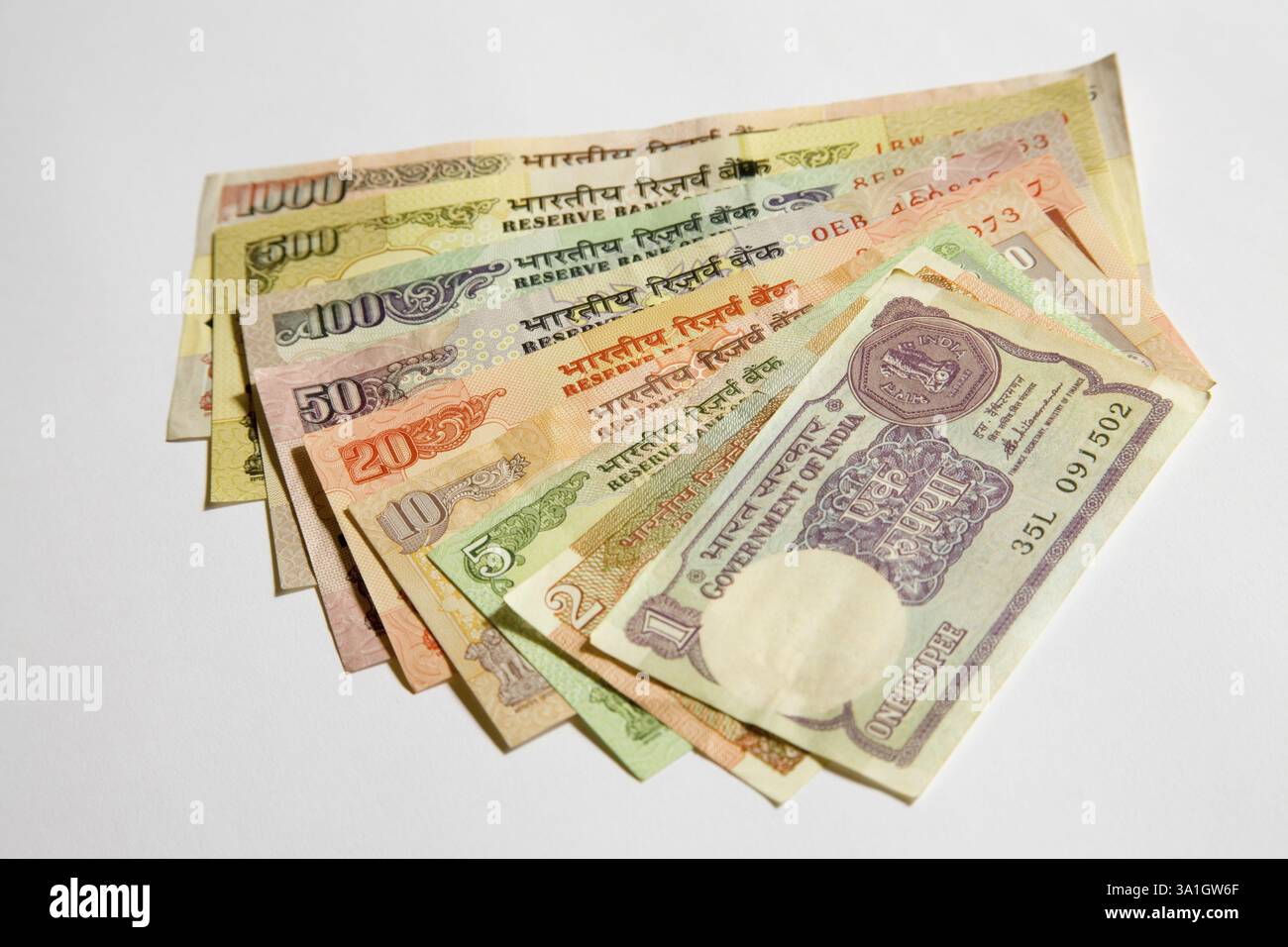 Lot of Indian currency one two five ten twenty fifty one and five ...