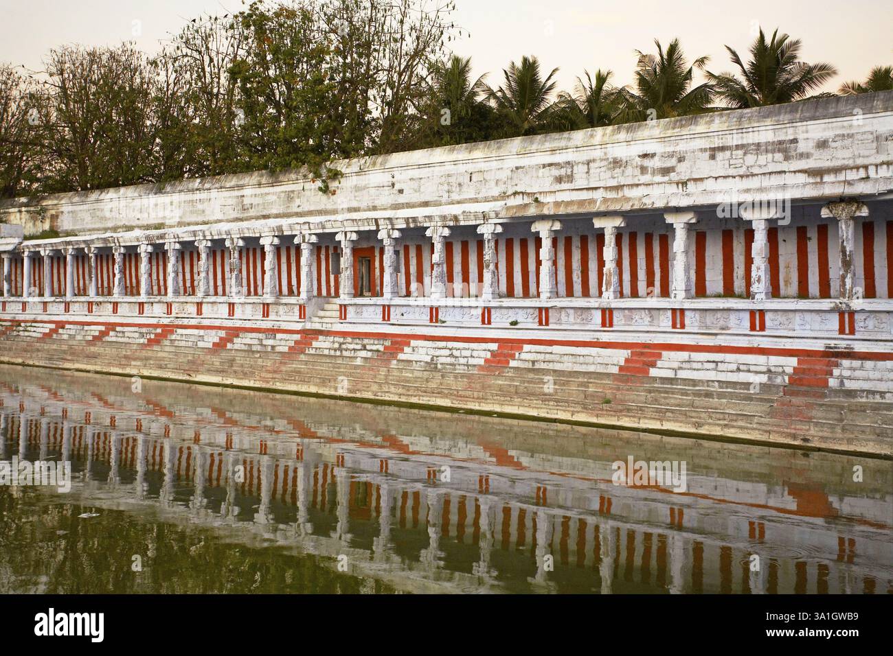 Red and white stripes on the water tank of Ekambareswarar temple, Shiva ...