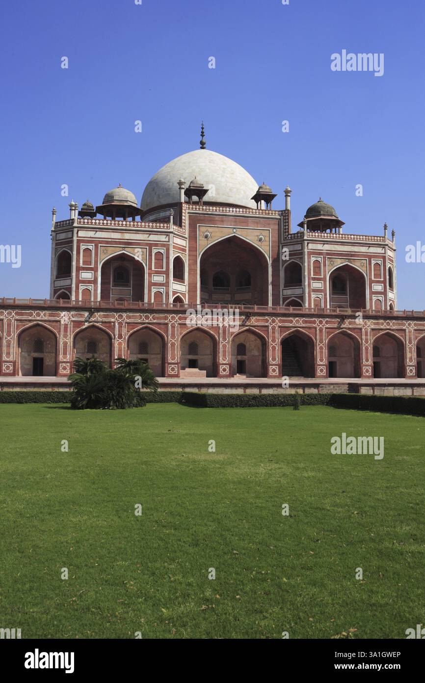 Humayun's tomb built in 1570 made from red sandstone and white marble ...