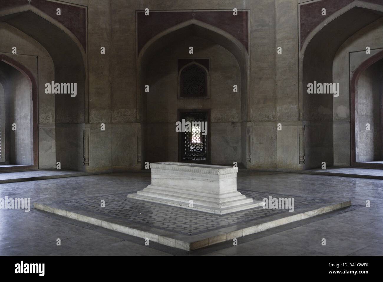 Main tomb chamber in Humayun's tomb built in 1570, Delhi, India UNESCO ...