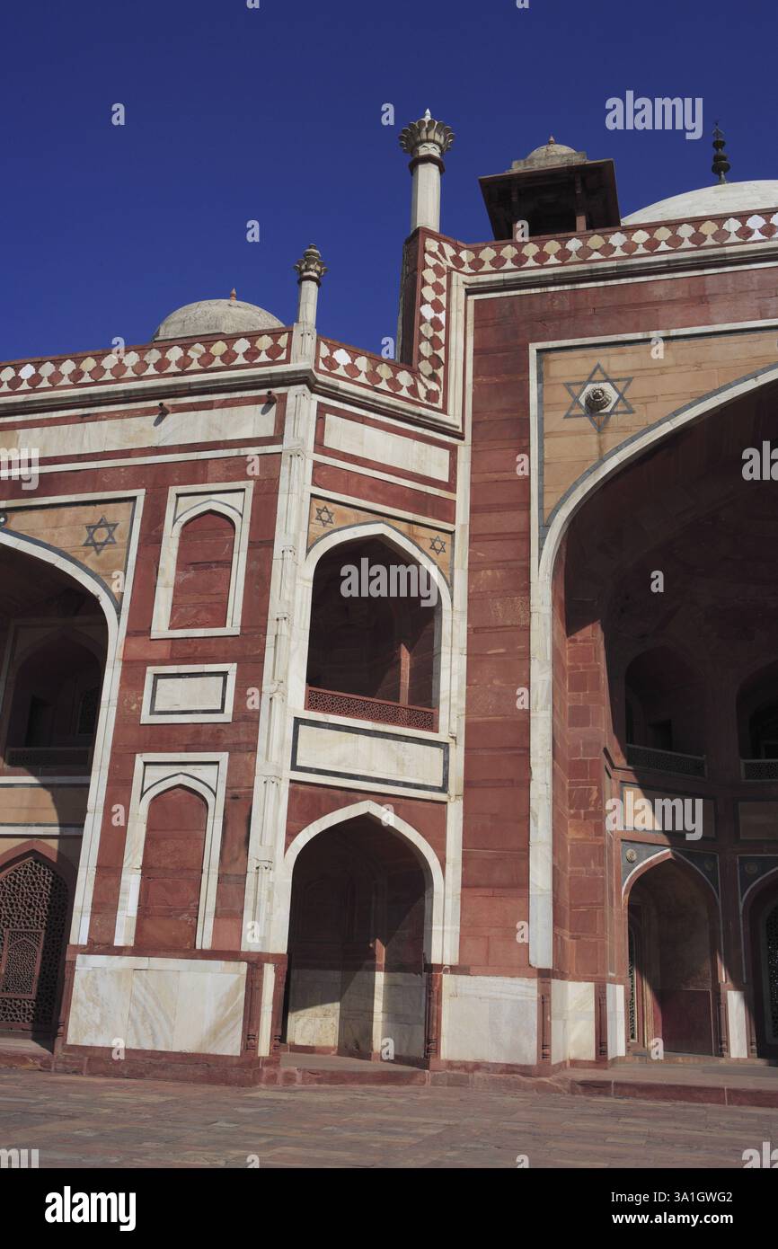 Humayun's tomb built in 1570 made from red sandstone and white marble ...