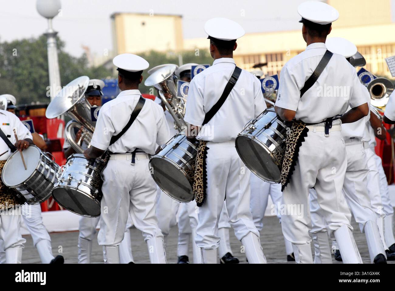 Indian Navy musical band perform beating retreat at Gateway of India in ...