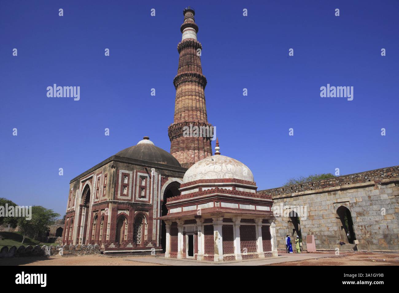 Alai Darwaza, Imam Zamin's tomb and Qutab Minar built in 1311 red ...