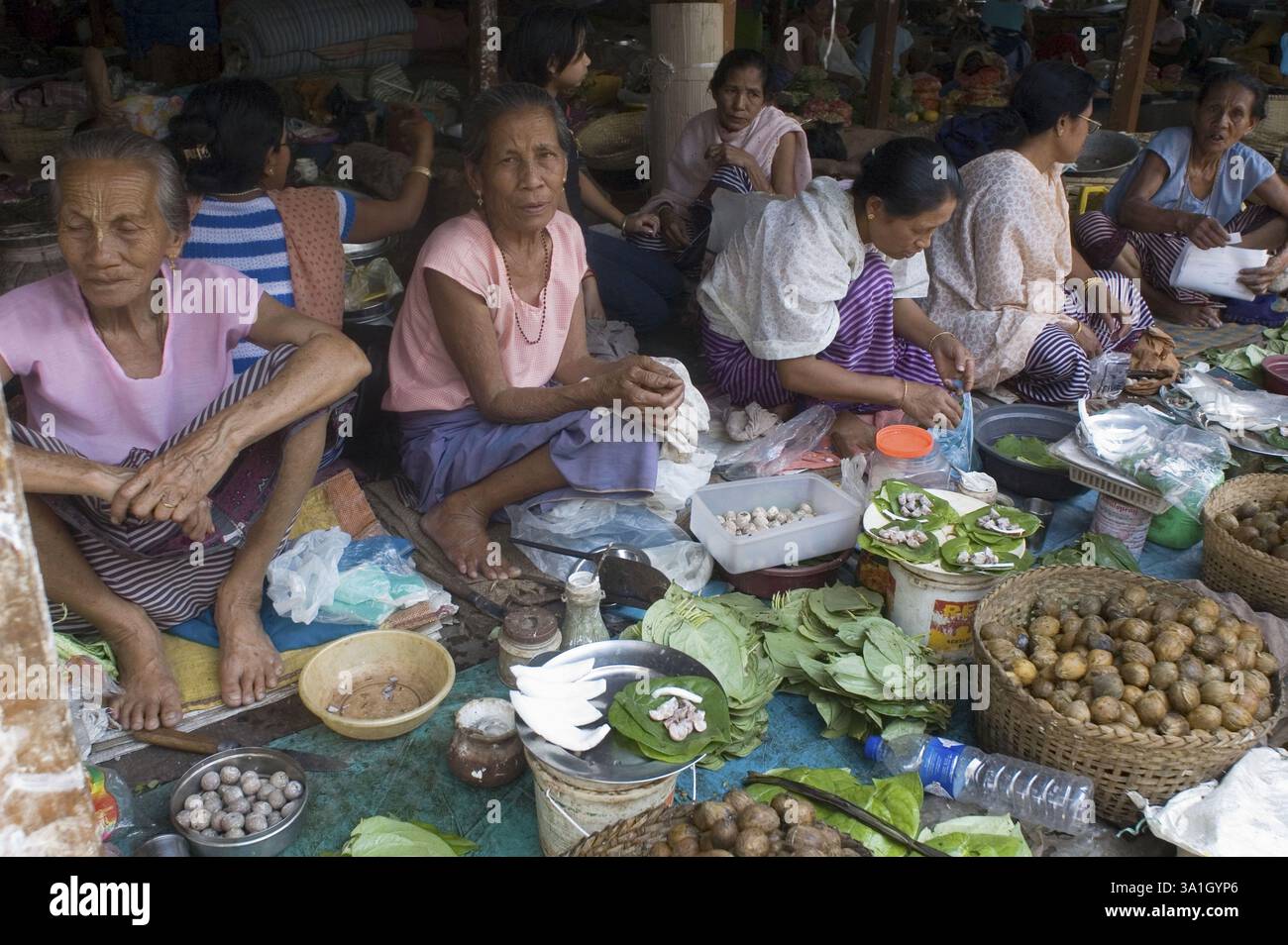 Womens clothing seller market hi-res stock photography and images - Alamy