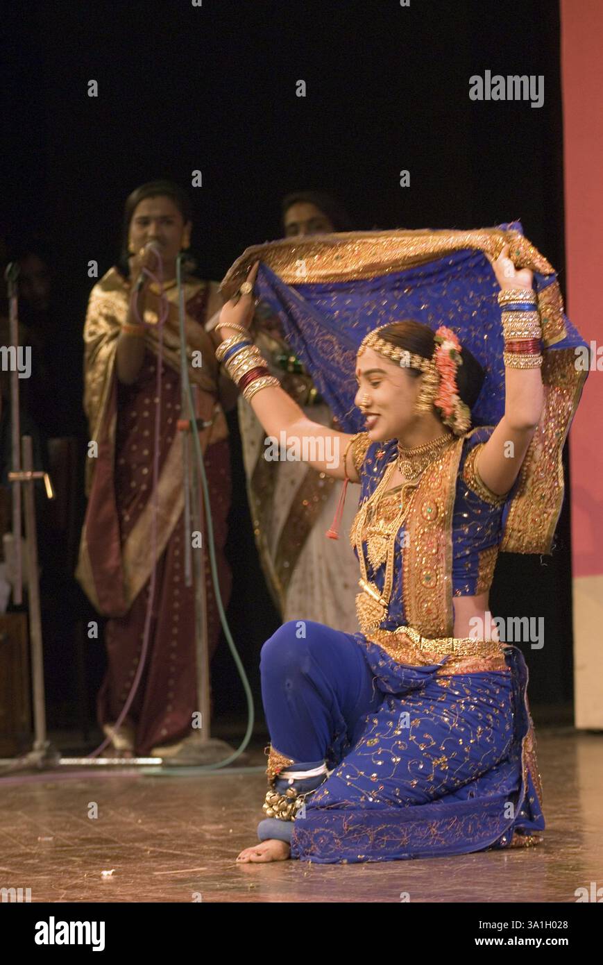 Woman performing traditional folk dance Lavani, Maharashtra, India NO MR Stock Photo - Alamy