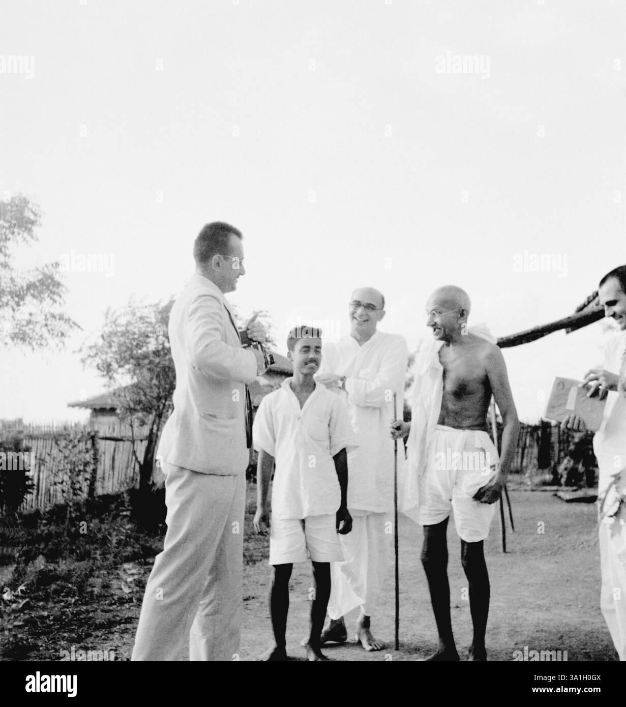 Mahatma Gandhi, Mahadev Desai, Dhirendra Chatterjee (brother of Abha ...