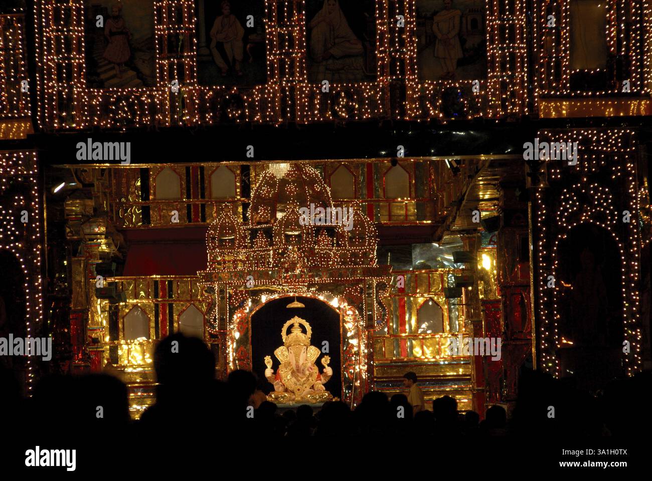 Ganesh Ganpati festival, Lord Ganesh idol of Shrimant Dagduseth Halwai ...