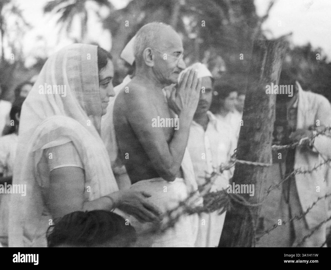 Sumati Morarjee and Mahatma Gandhi greeting people at Juhu Beach ...