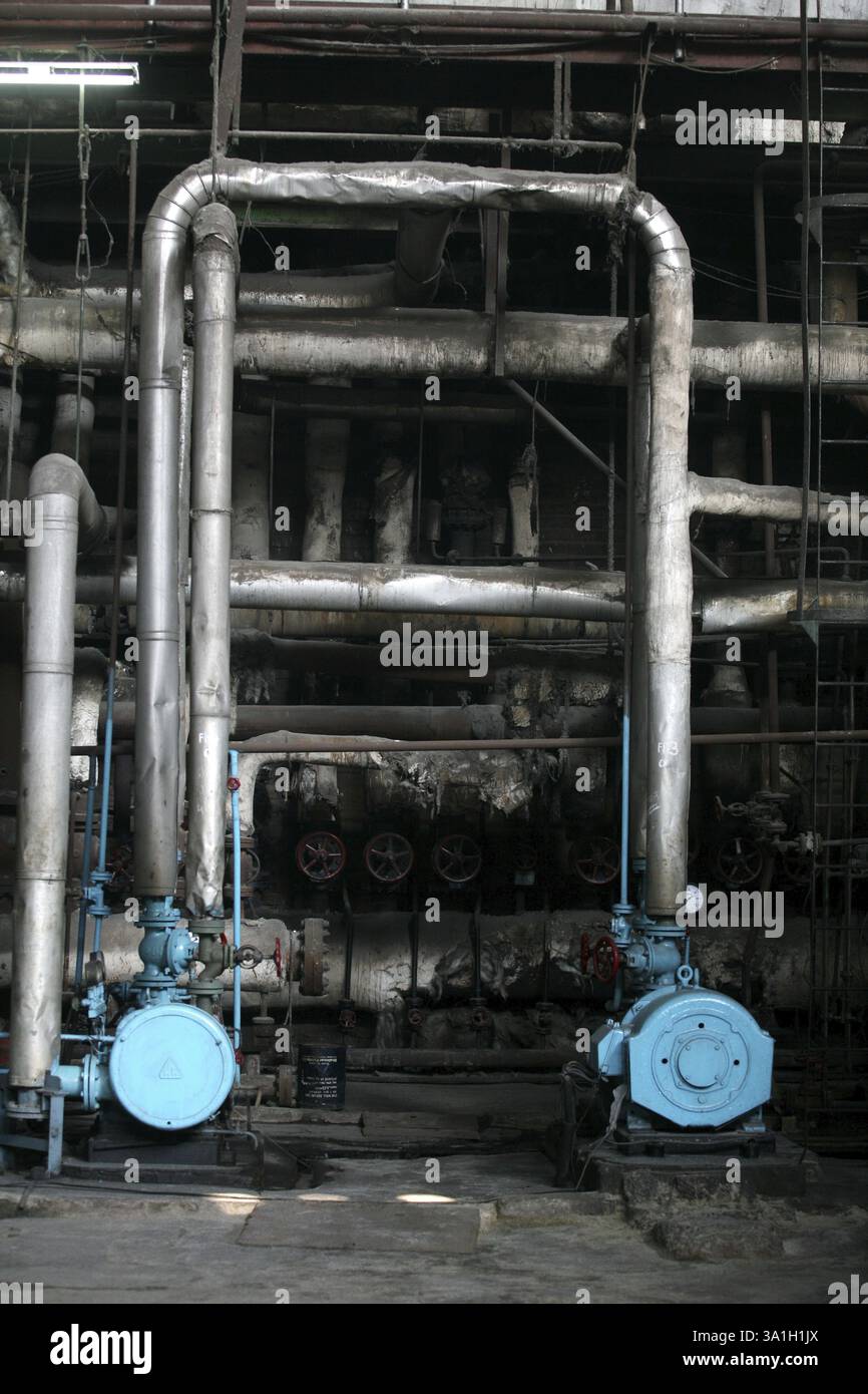 The steamer connections with the various pipe lines of the sugar ...