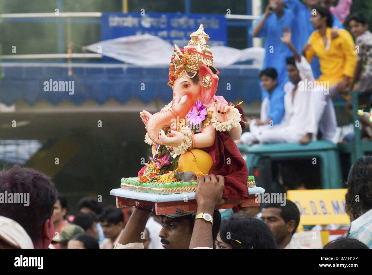 People carrying Idol of lord Ganesh (elephant headed god) for visarjan ...