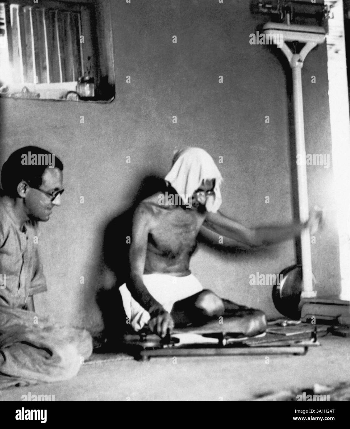 Mahatma Gandhi spinning on Dhanush Takli spinning instrument in his hut ...
