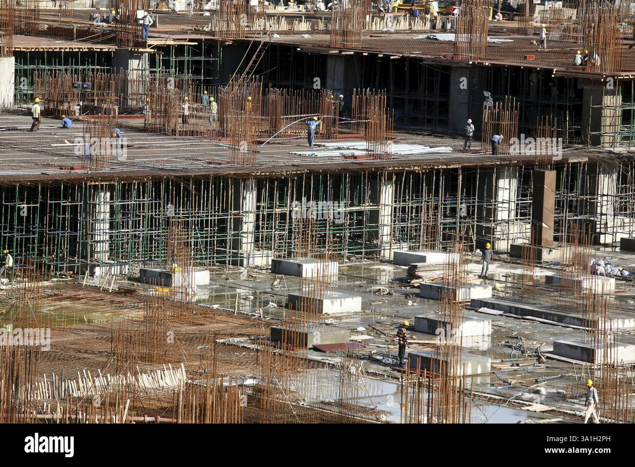 Framework of building construction site Stock Photo - Alamy