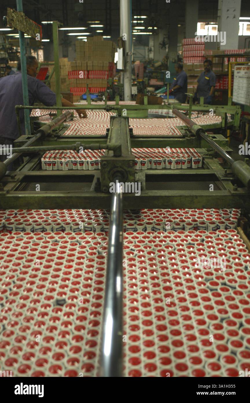 Battery manufacture hi-res stock photography and images - Alamy