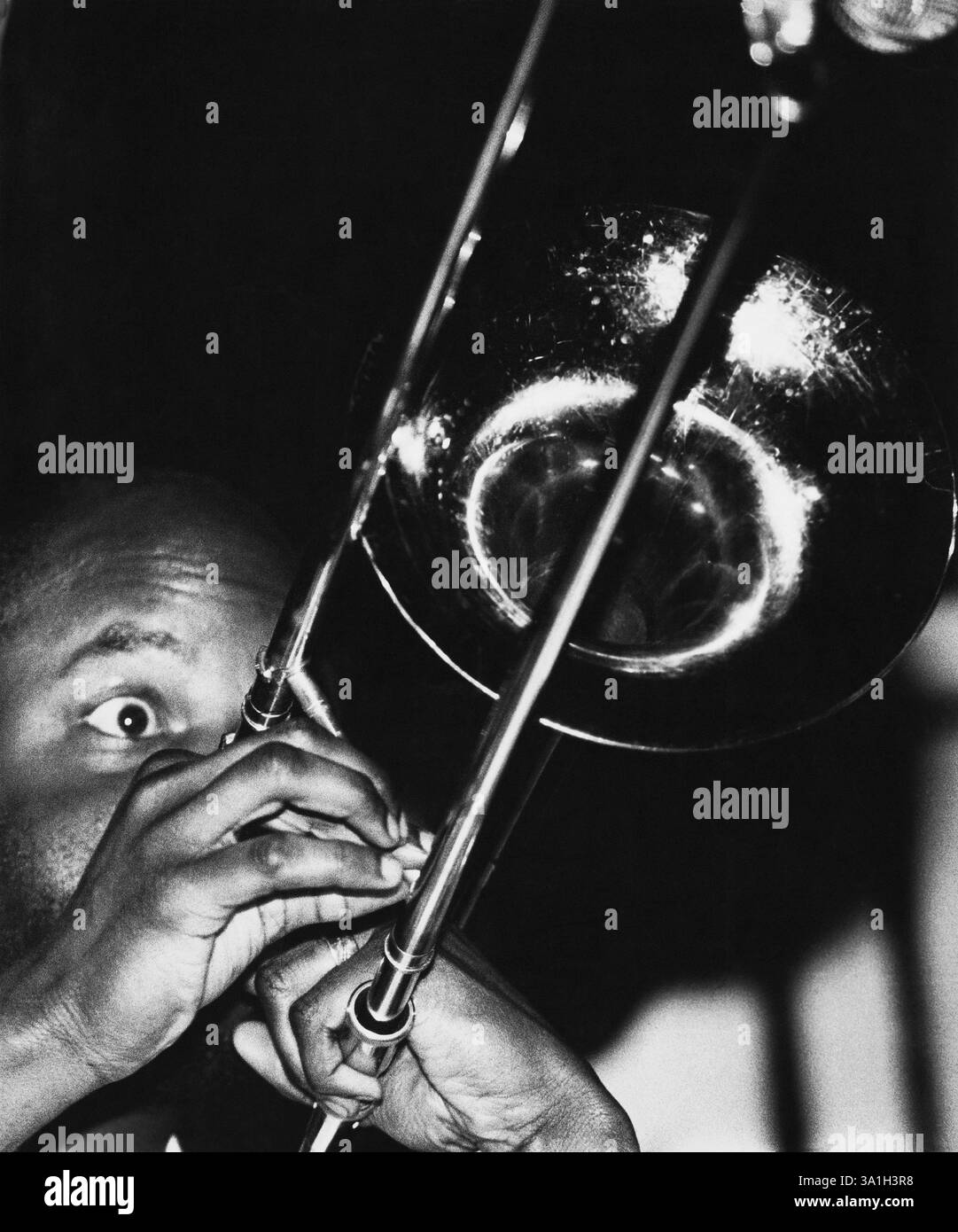 Look see portrait Black and White Stock Photos & Images - Alamy