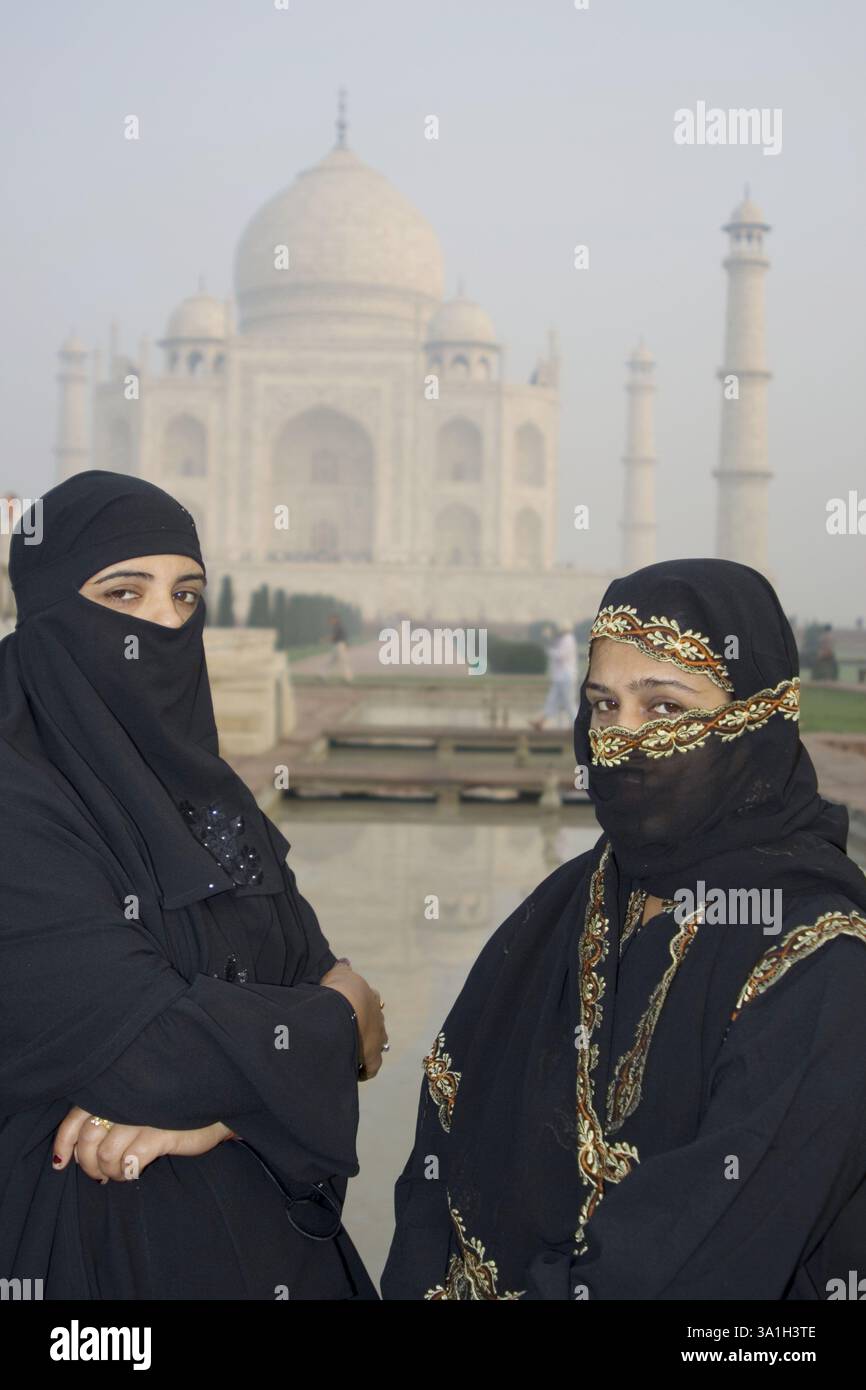 Muslim women in front of mogul monument Taj Mahal seven wonder of the ...