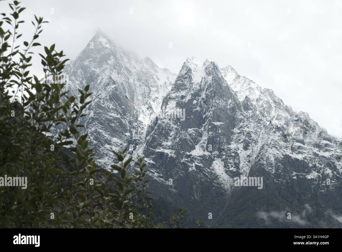 Kinner Kailash snow covered mountain range at Chitkul, Sangla Valley ...