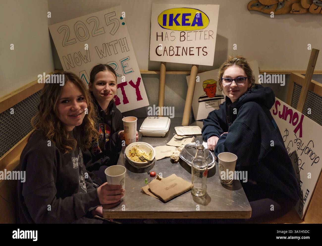 Chicago, Illinois, USA. 8th Mar, 2025. Protesters eating at Chipotle ...