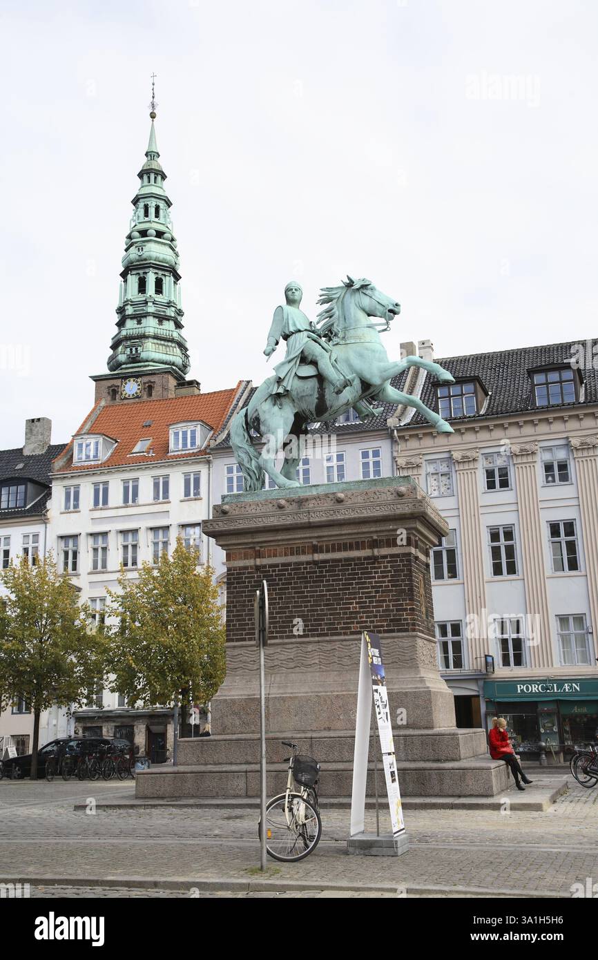 Statue of Bishop Absolon founder of city 1167, Hojbro Plads, Copenhagen ...