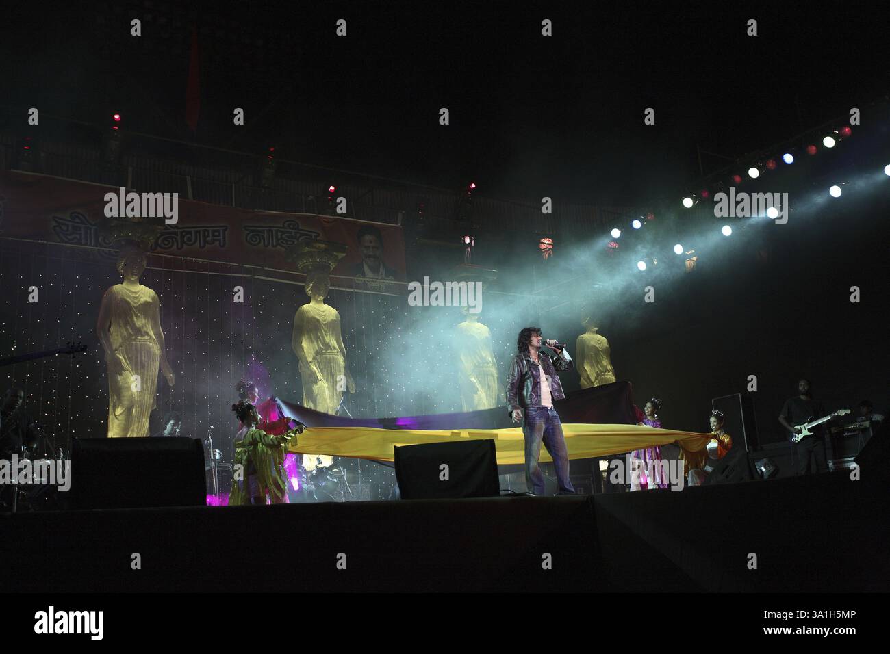 Sonu nigam hi-res stock photography and images - Alamy