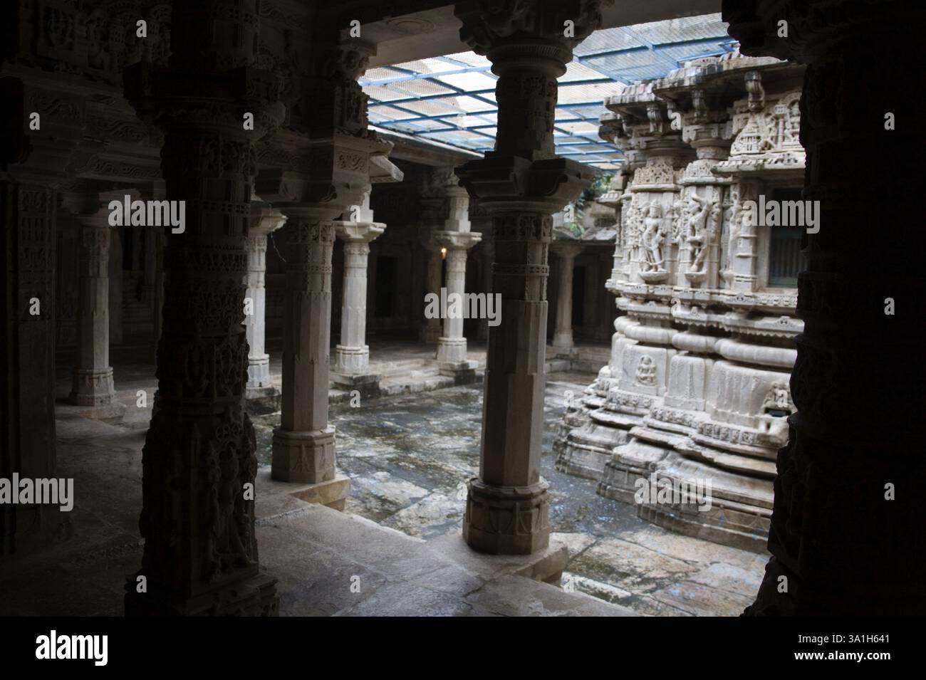 Dilwara jain temple hi-res stock photography and images - Alamy
