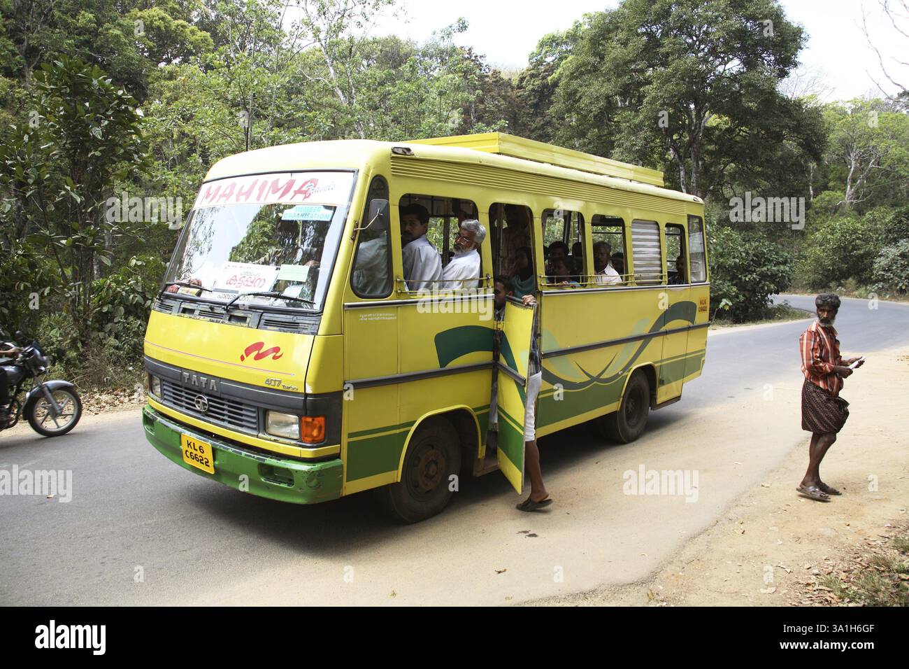 Yellow mini bus, private public transport, Kerala, India, Asia Stock ...