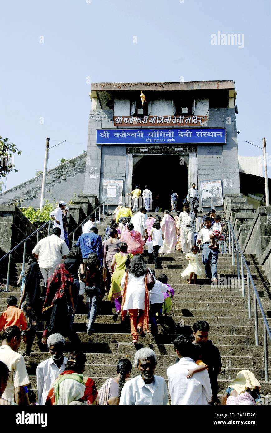 Worshipers at Vajreshwari Devi Temple at Vajreshwari Thane district ...