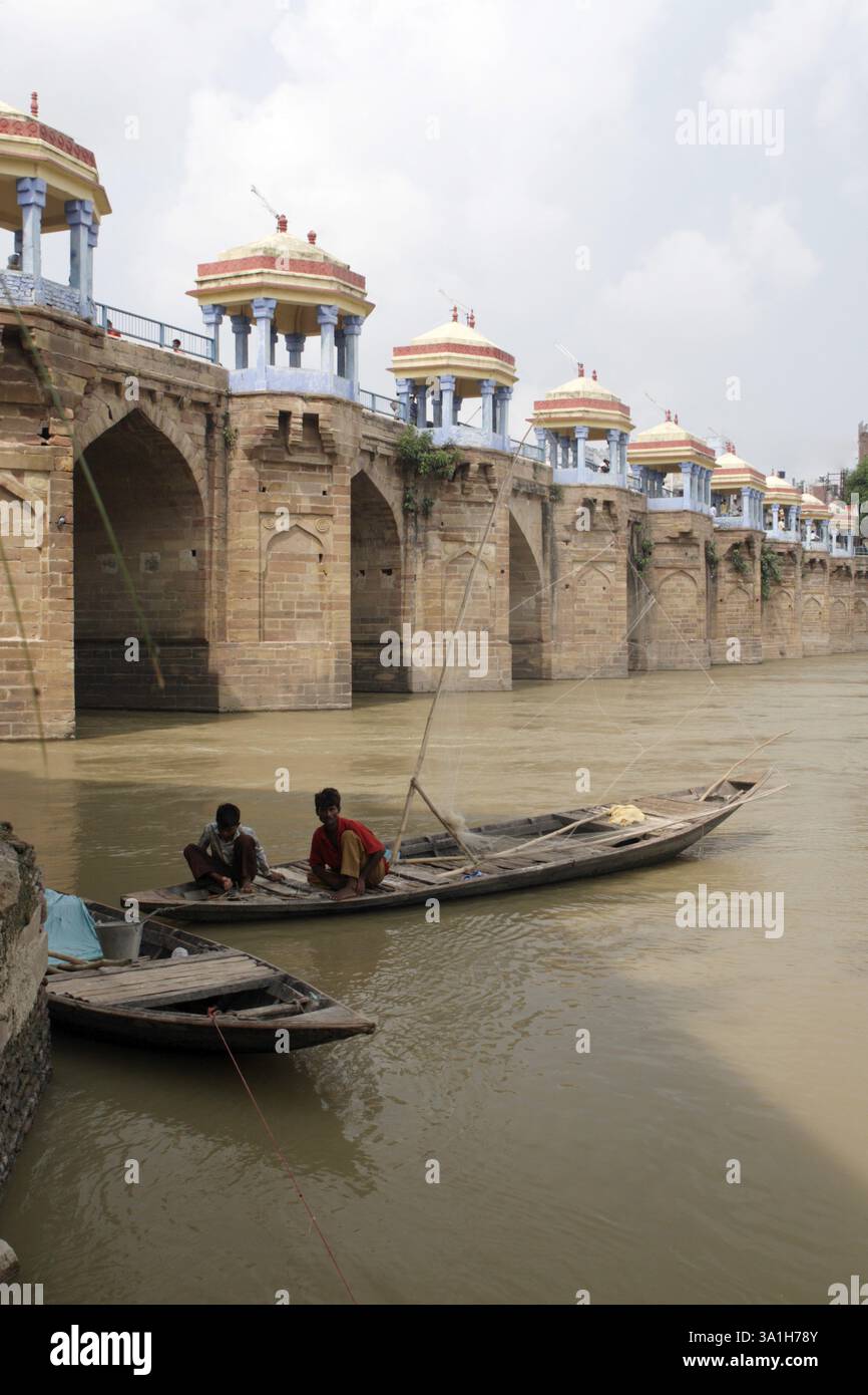 Oldest Bridge built by Akbar in 16th Century, Akbar Bridge, Jaunpur ...