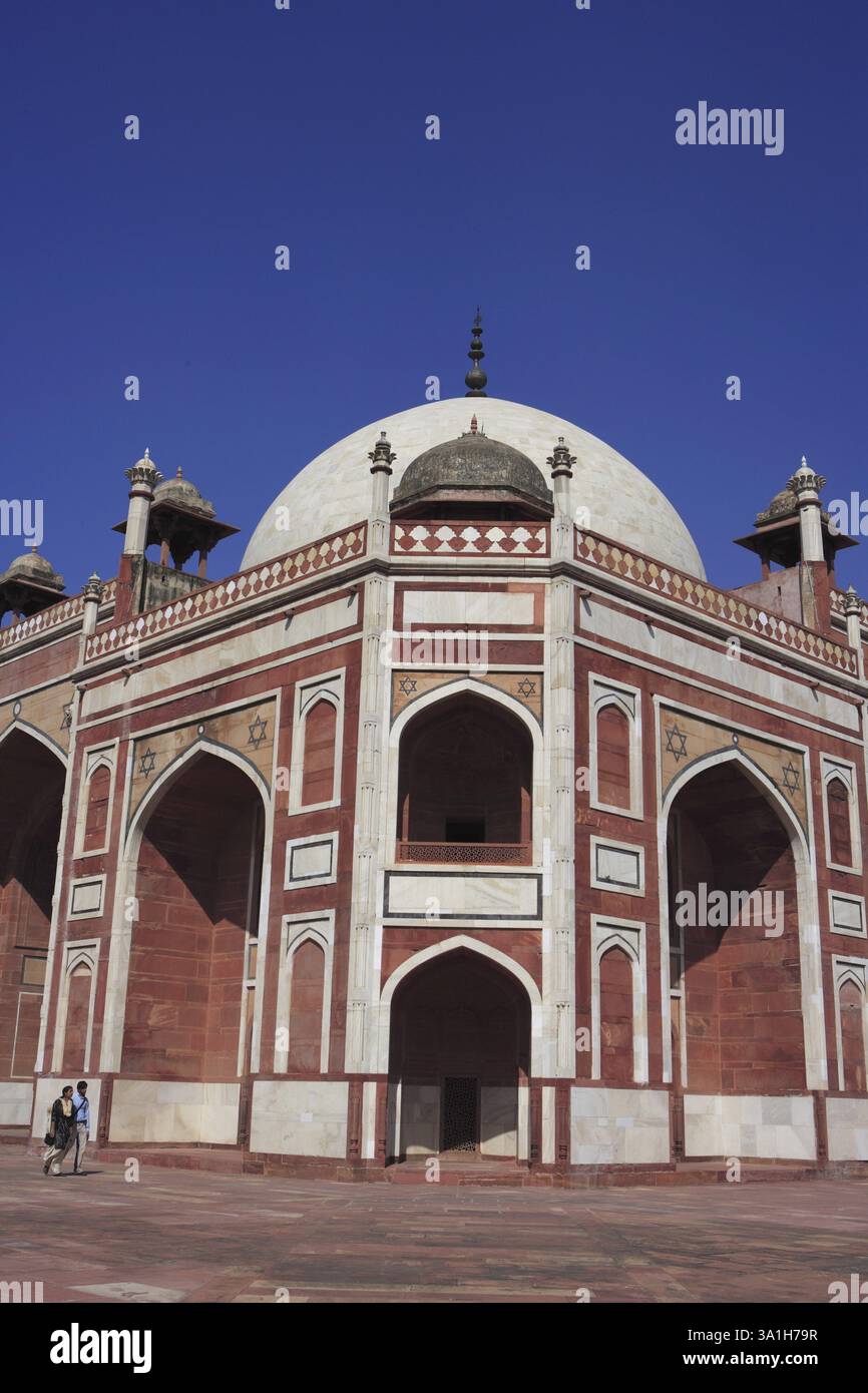 Humayun's tomb built in 1570 made from red sandstone and white marble ...