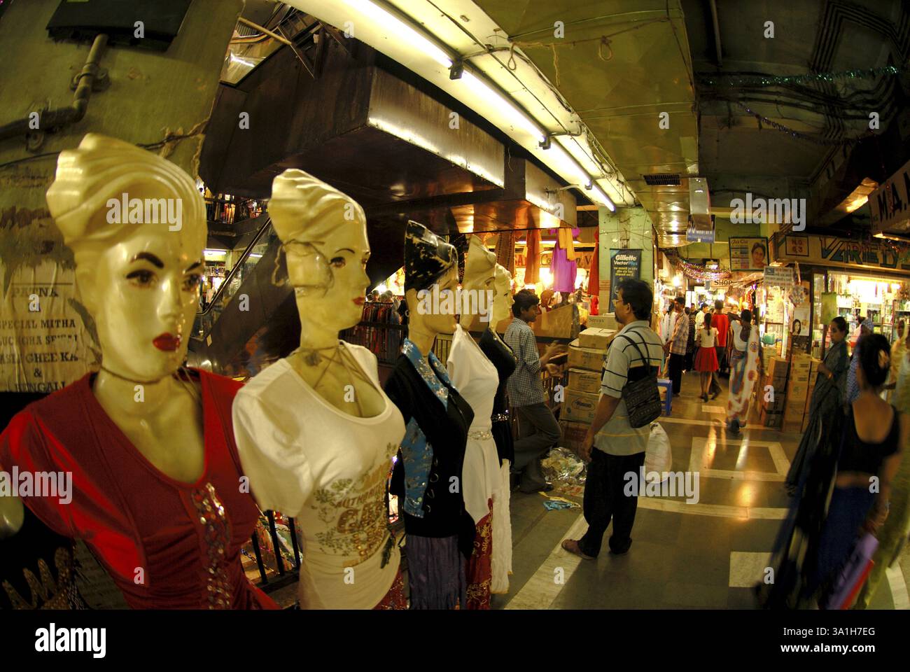 Readymade garments shop hi-res stock photography and images - Alamy