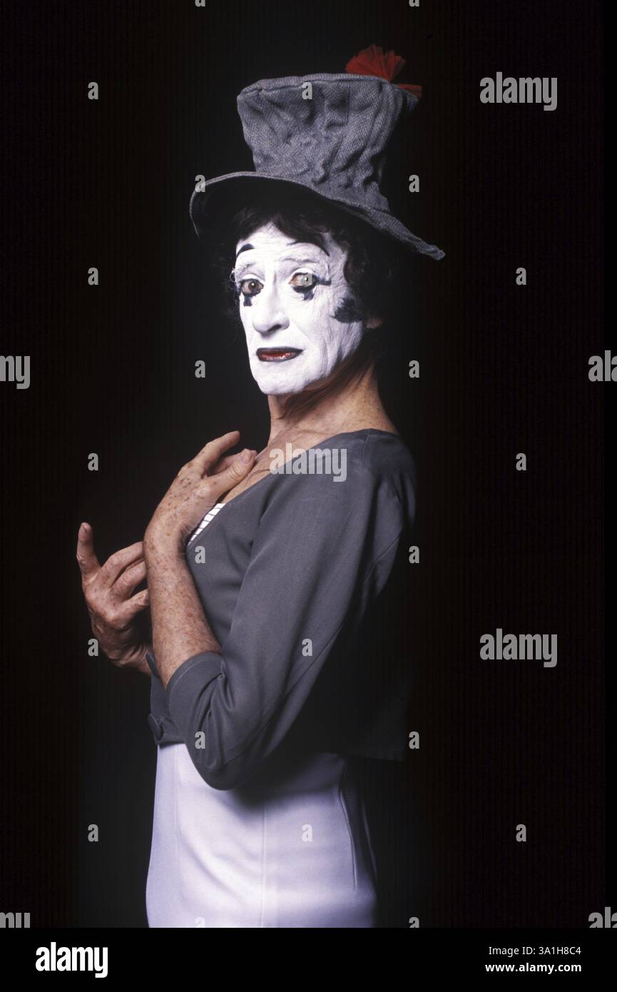 Mime, Marcel marceau with painted face wearing joker costume NO MR ...