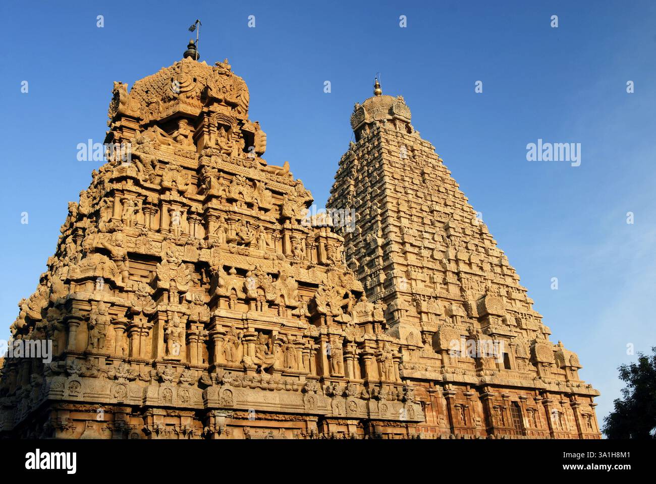 The Brihadishvara temple is 10th century Chola temple UNESCO World ...