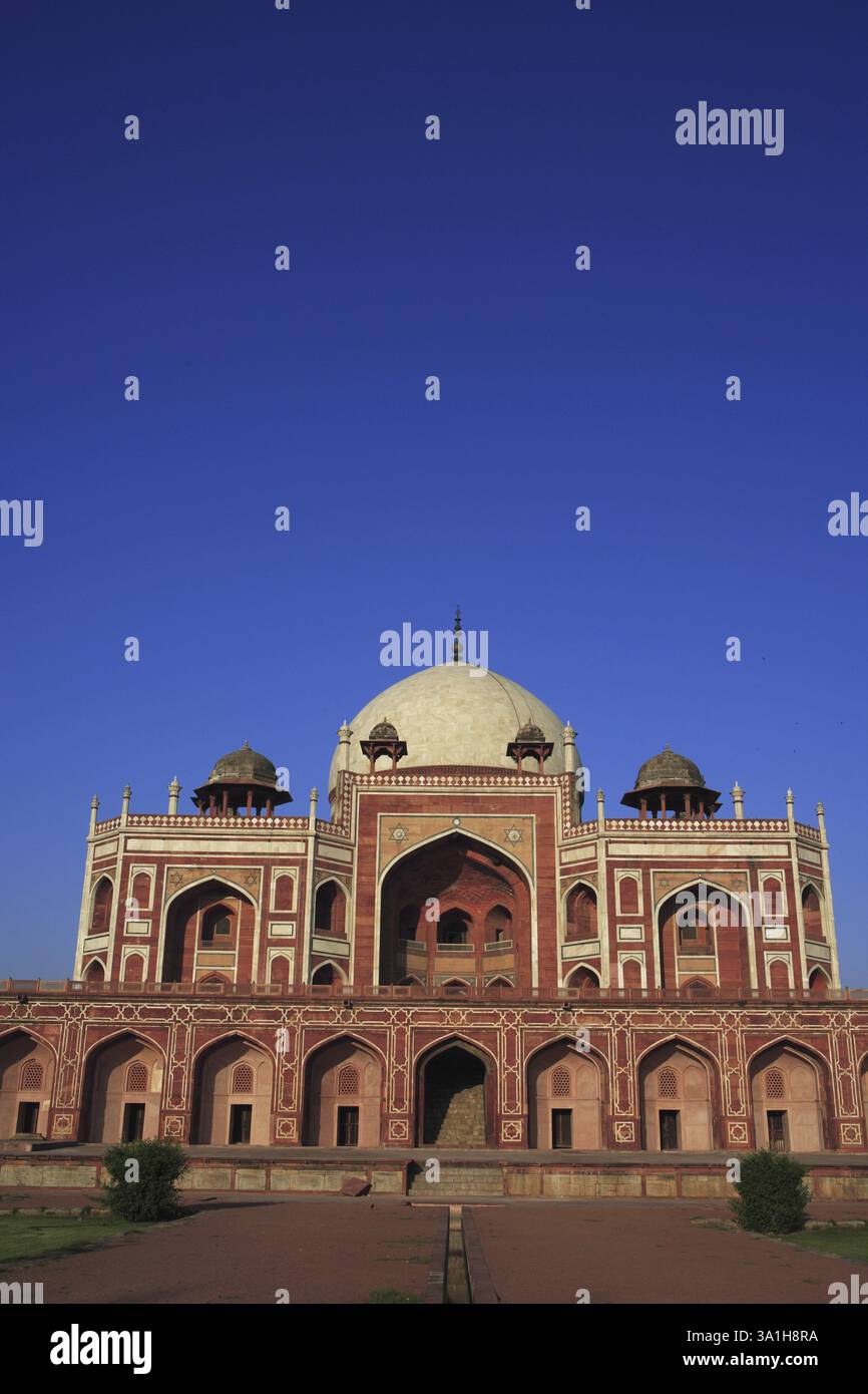 Humayun's tomb built in 1570 made from red sandstone and white marble ...
