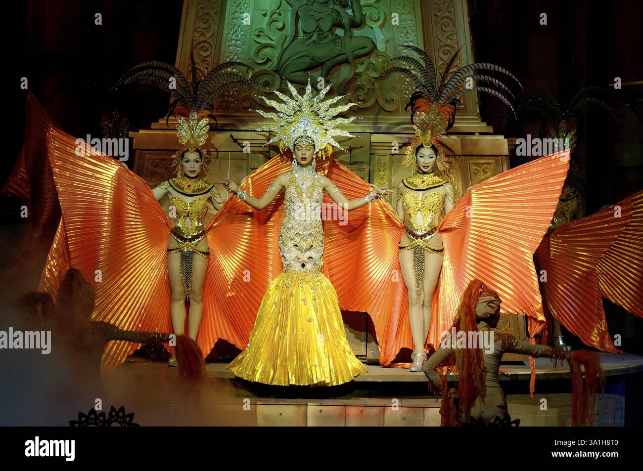 Women doing dance performing on stage during Alcazar Show at Pattaya ...