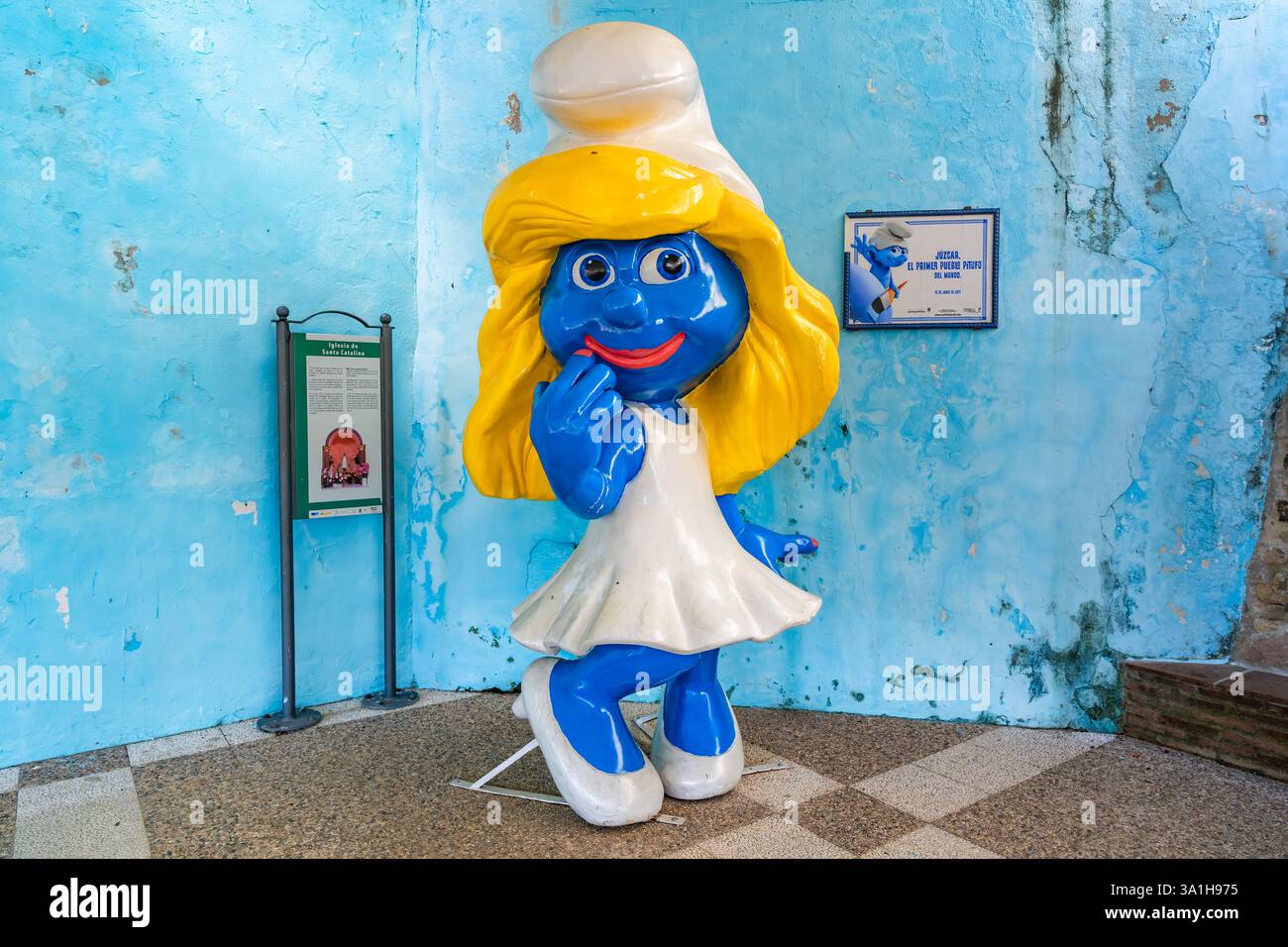Blue village juzcar street hi-res stock photography and images - Alamy