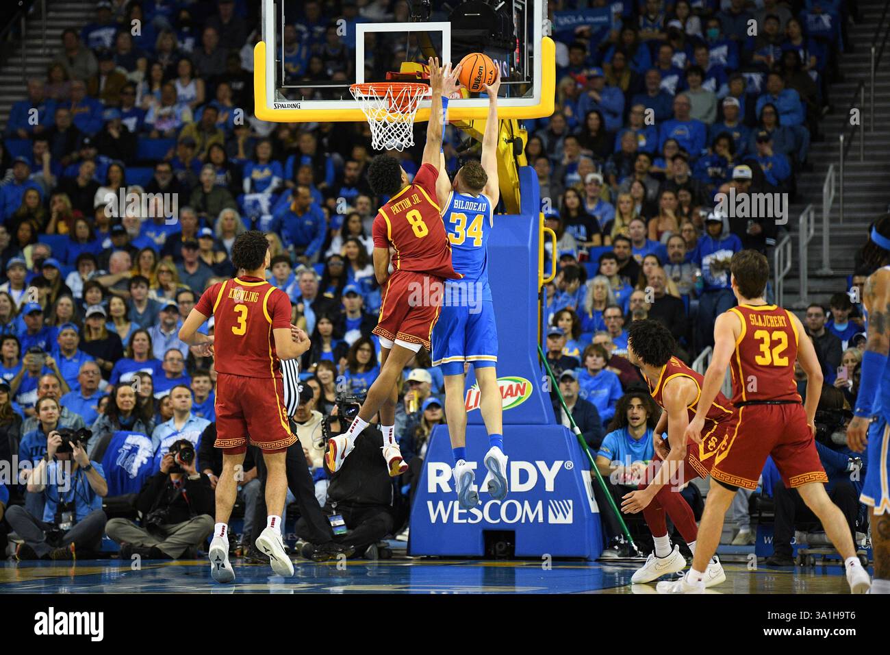 LOS ANGELES, CA - MARCH 08: USC Trojans guard Kevin Patton Jr. (8 ...