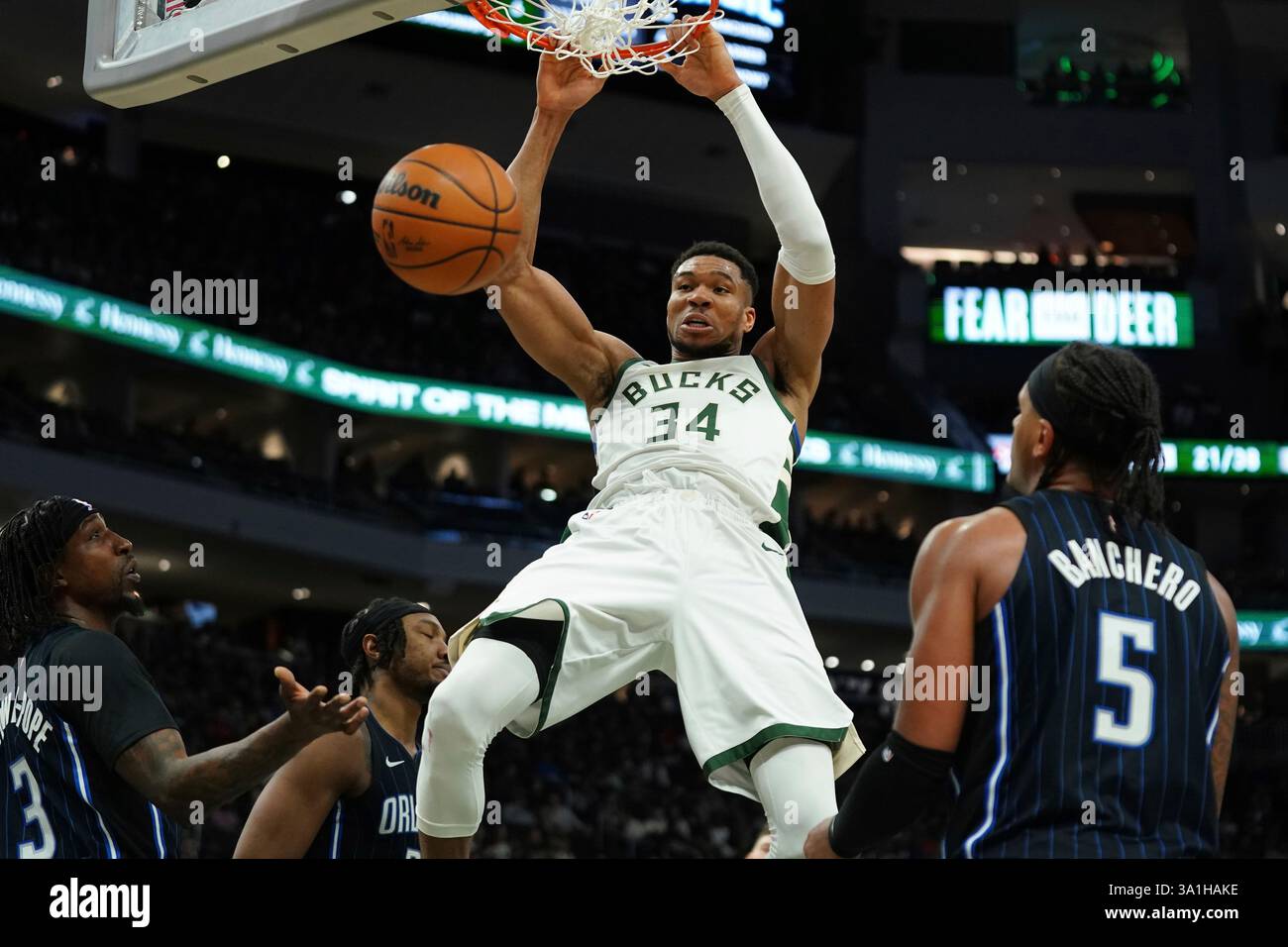Milwaukee Bucks' Giannis Antetokounmpo (34) dunks during the second ...