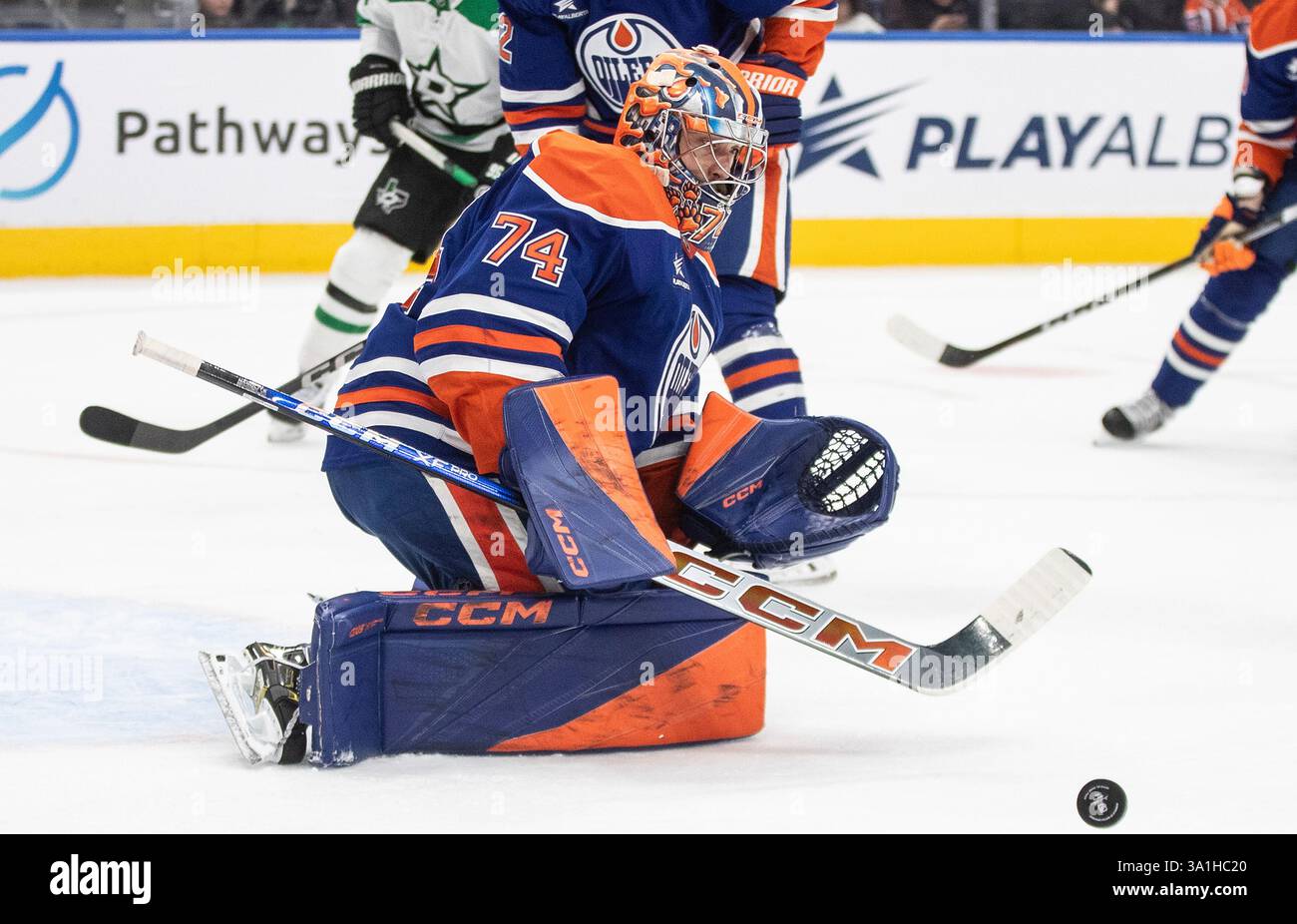 Edmonton Oilers goalie Stuart Skinner (74) makes a save against the ...