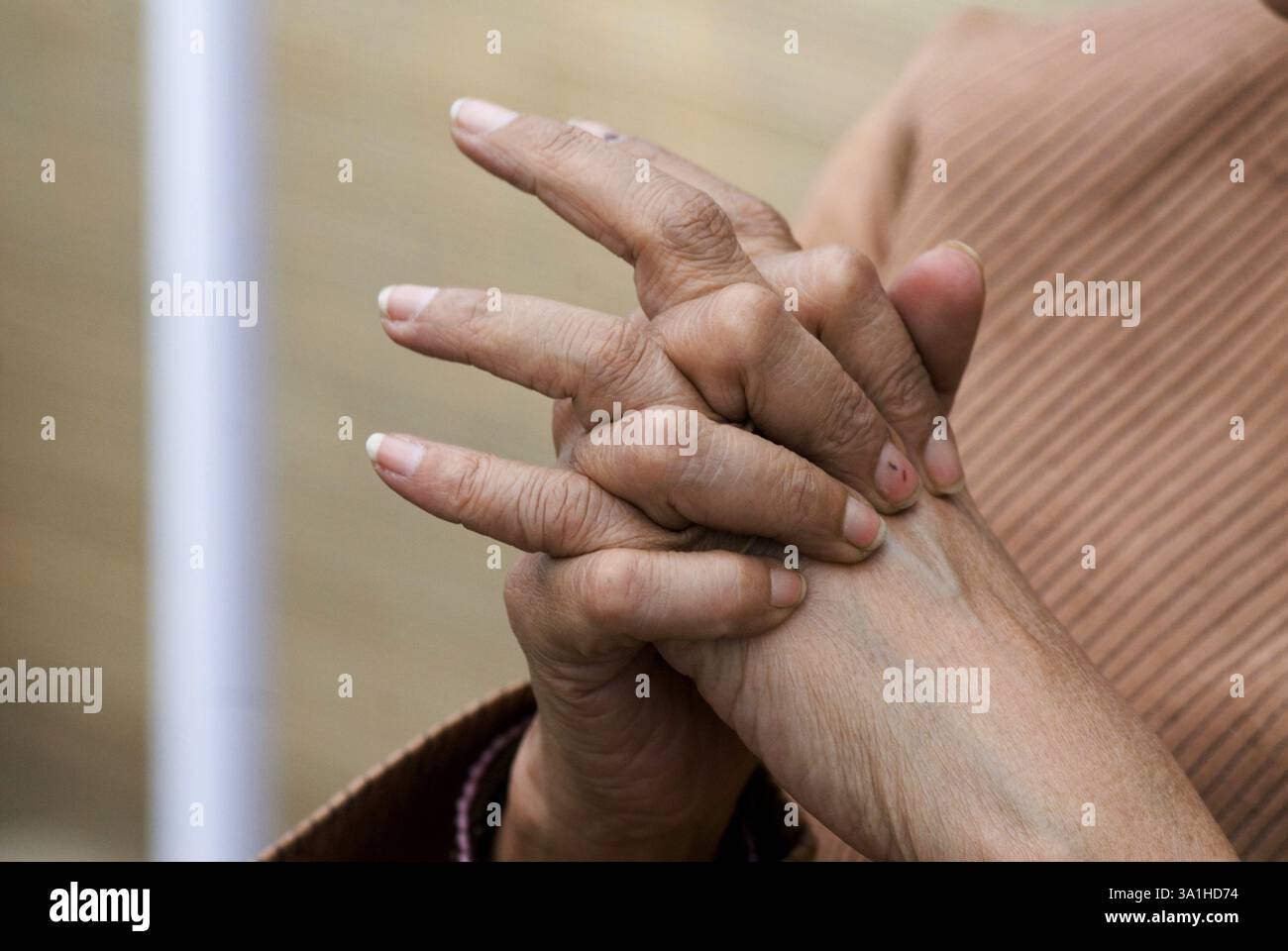 Crossed fingers, India, Asia Stock Photo - Alamy