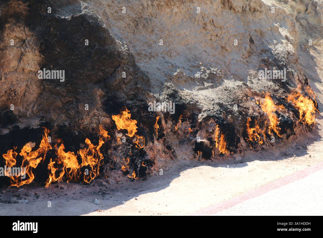 Flames of Yanar Dag, a mesmerizing view of Azerbaijan’s eternal fire ...