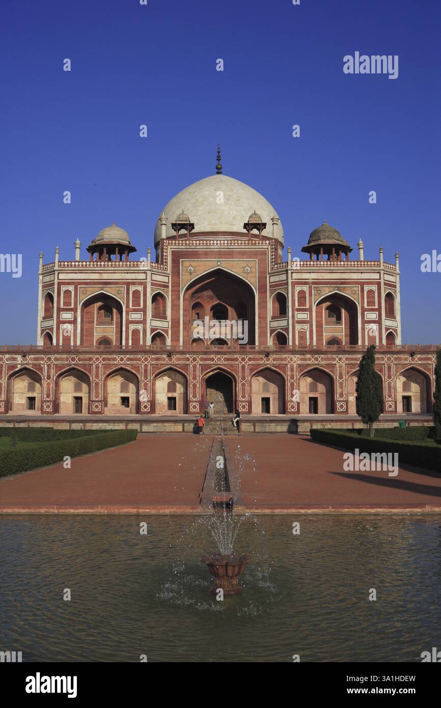 Humayun's tomb built in 1570 made from red sandstone and white marble ...