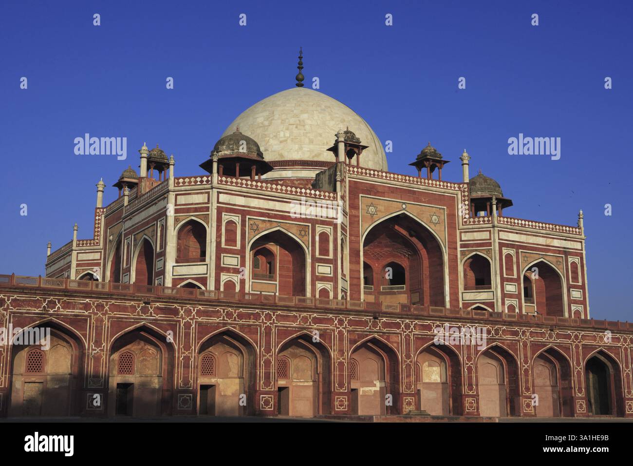 Humayun's tomb built in 1570 made from red sandstone and white marble ...