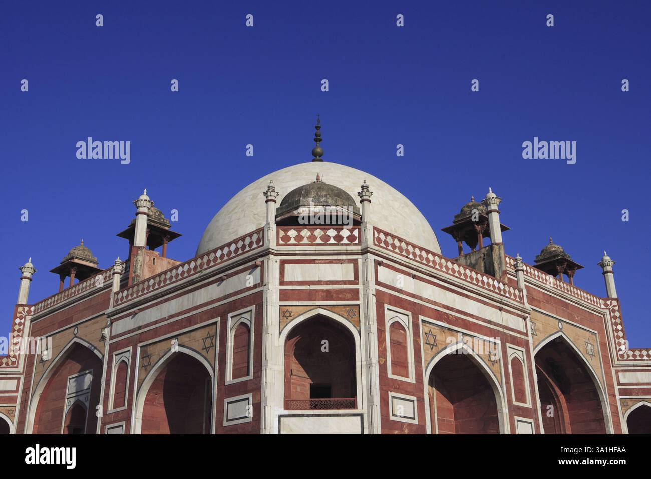 Humayun's tomb built in 1570 made from red sandstone and white marble ...