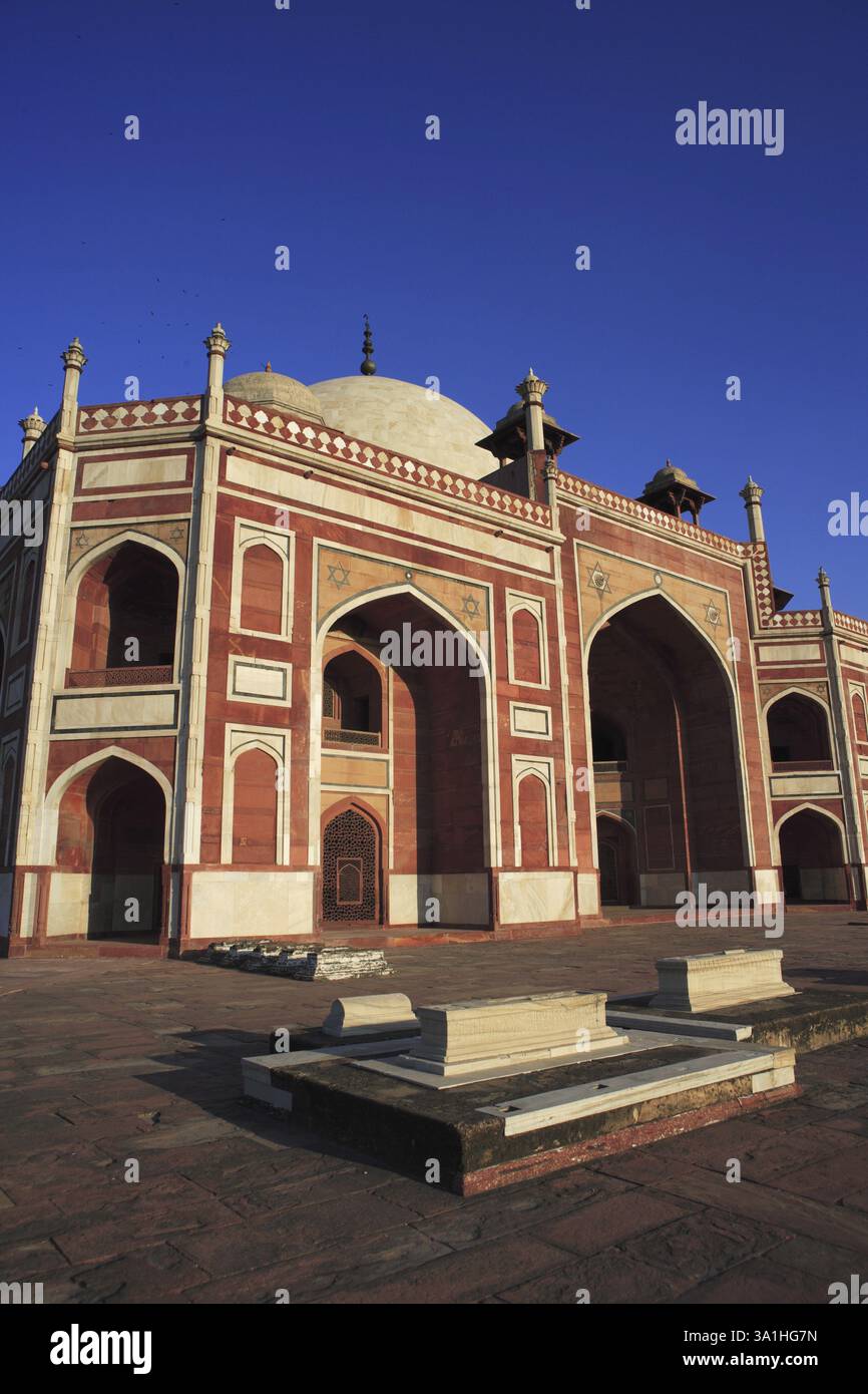 Humayun's tomb built in 1570 made from red sandstone and white marble ...