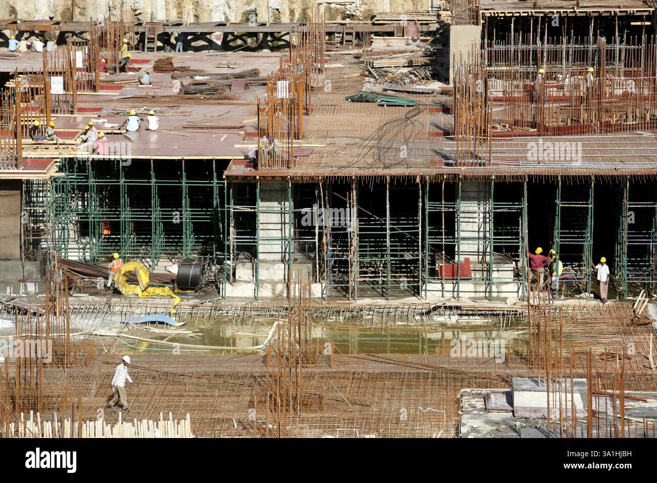 Framework of building construction site Stock Photo - Alamy