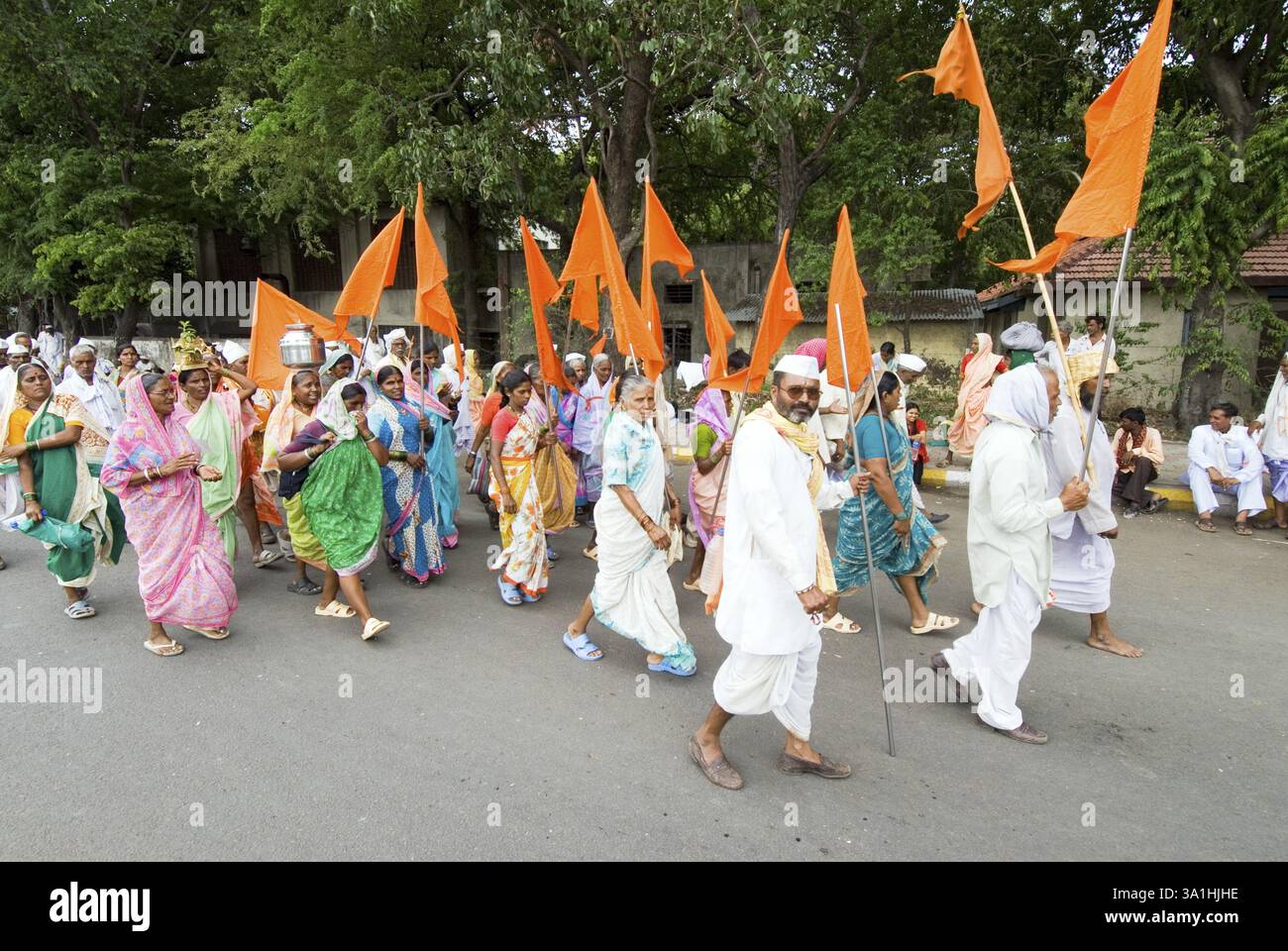 Group of village people on pilgrimage of vari, procession from Alandi ...