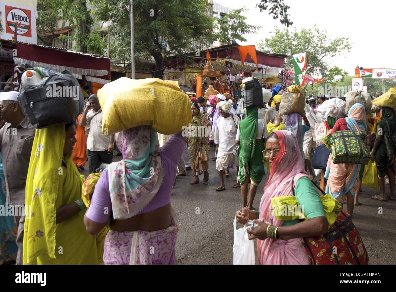 Group of village people on pilgrimage of vari, procession from Alandi ...